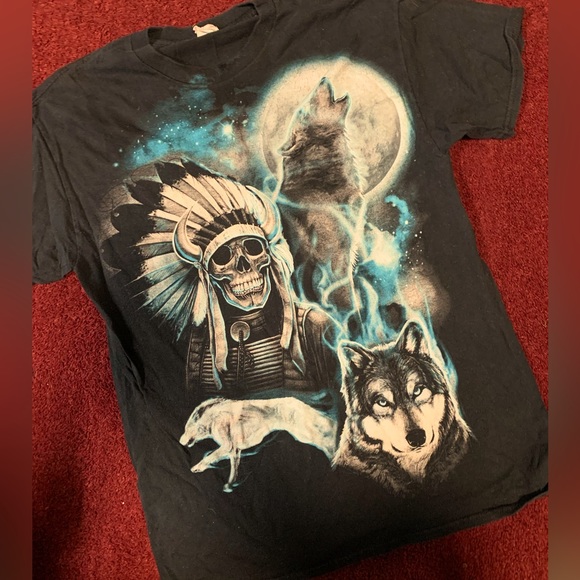 Gildan | Tops | Vintage Wolf Tee | Poshmark